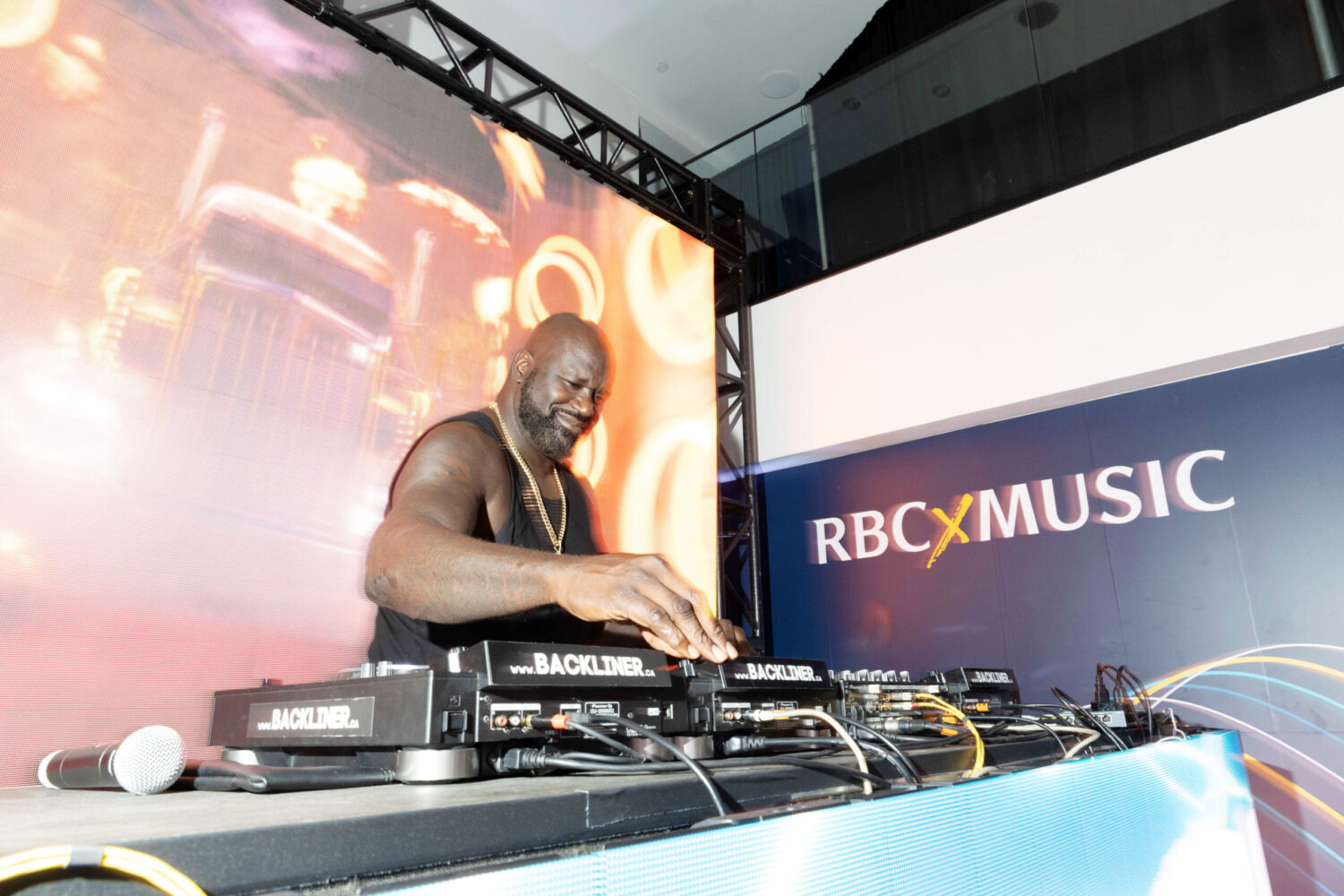 Red Rocks announces Shaquille O'Neal concert - 98.5 KYGO